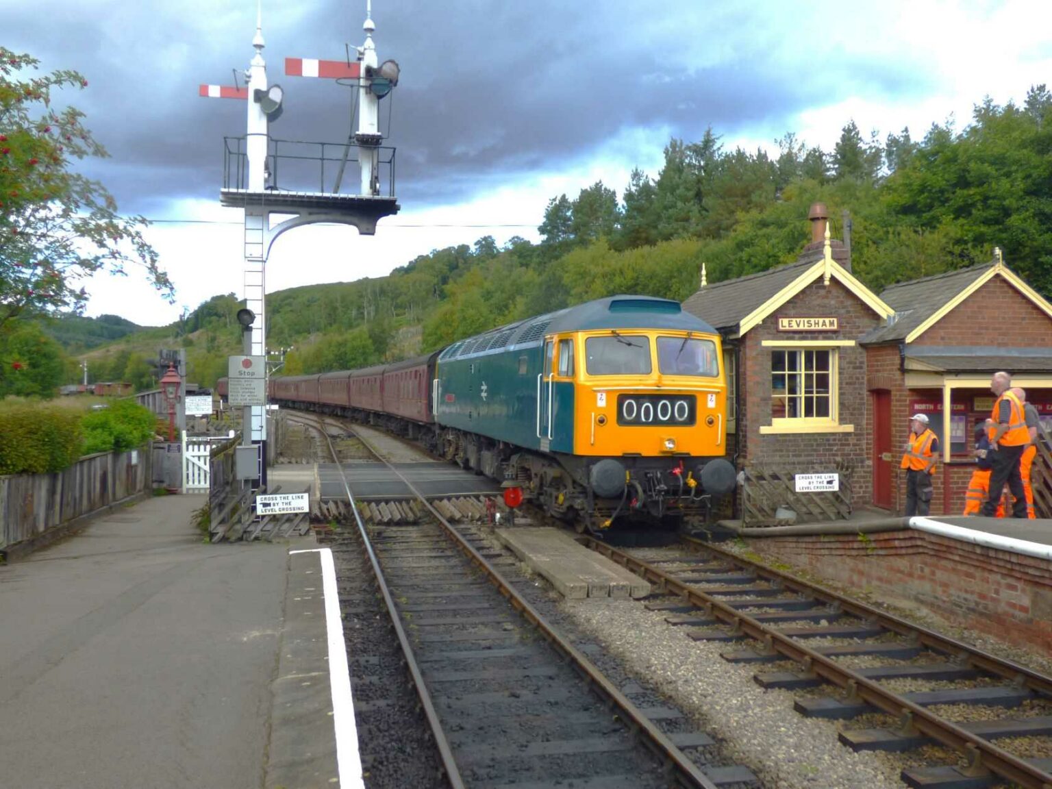 D1661 47077 47613 47840 ‘NORTH STAR’ | The Diesel and Electric ...